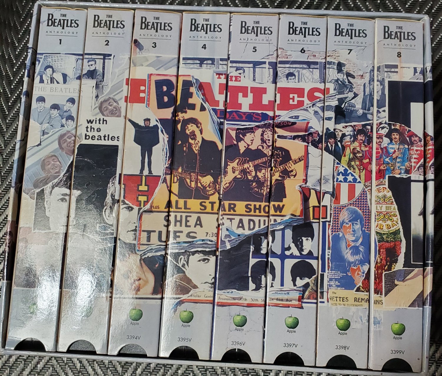 8 Video Tape Box Set VHS The Beatles Anthology 1996