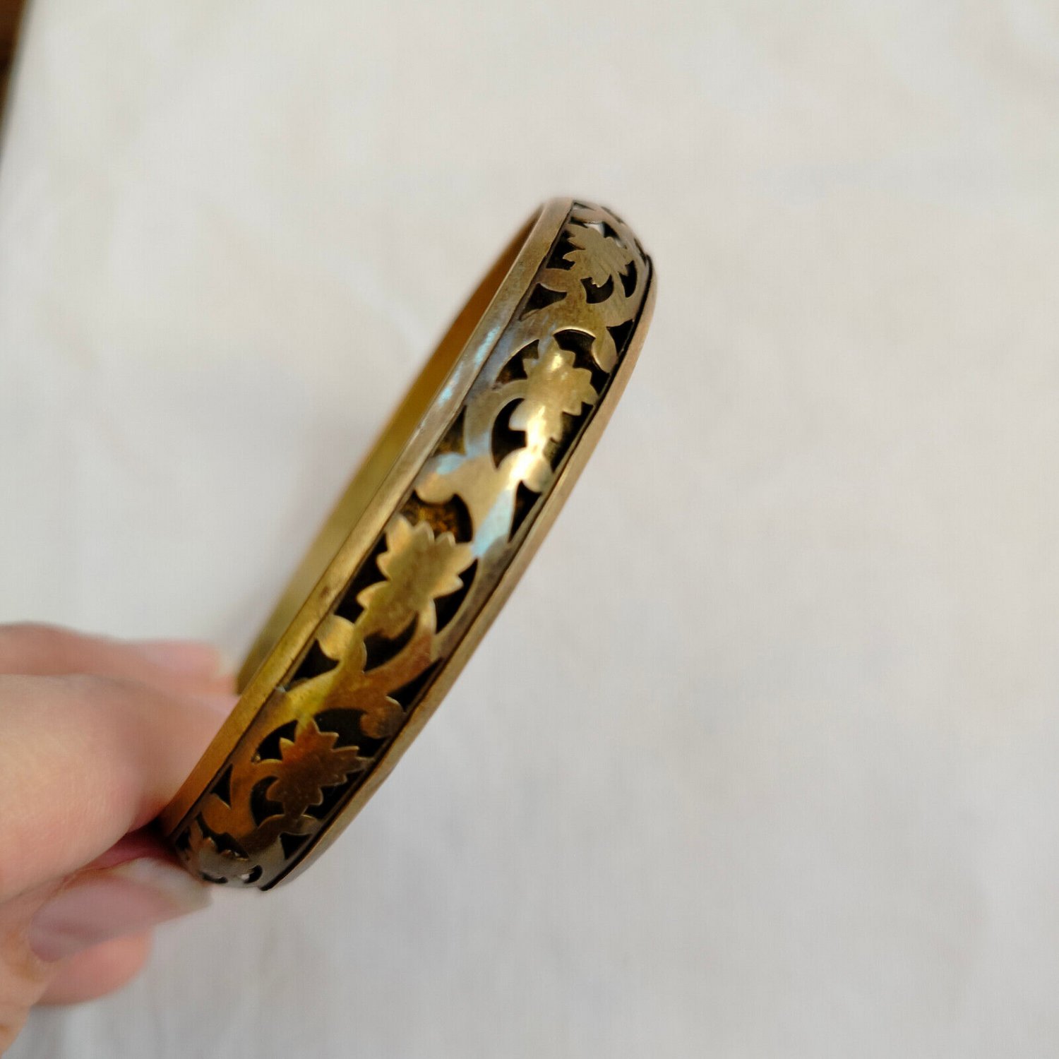 Vintage brass bracelet, leaf pattern bangle