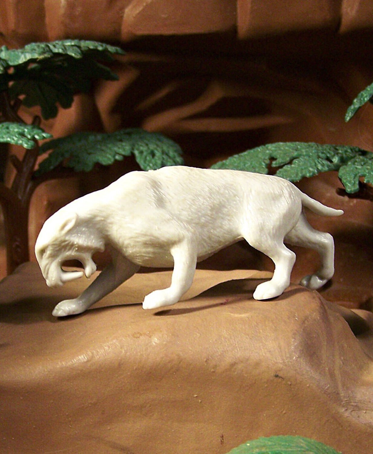 Marx (1961/1971*) Saber Tooth Tiger (Smilodon) Waxy Light Gray ...