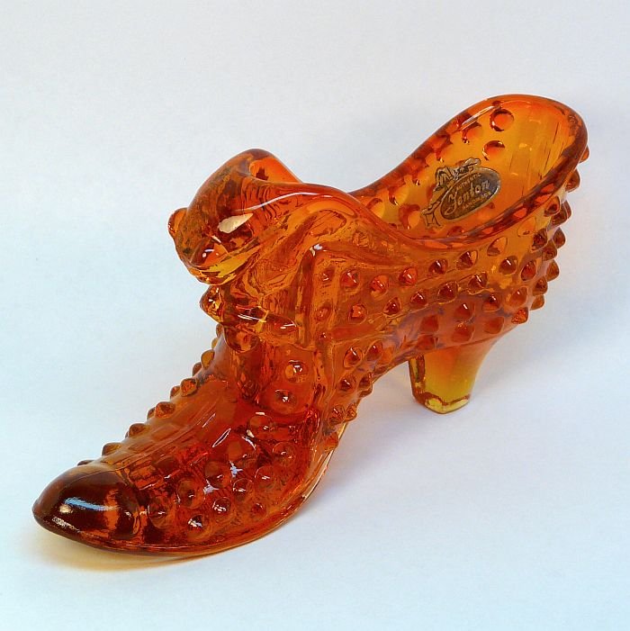 Vintage Fenton shoe with cat amberina hobnail glass