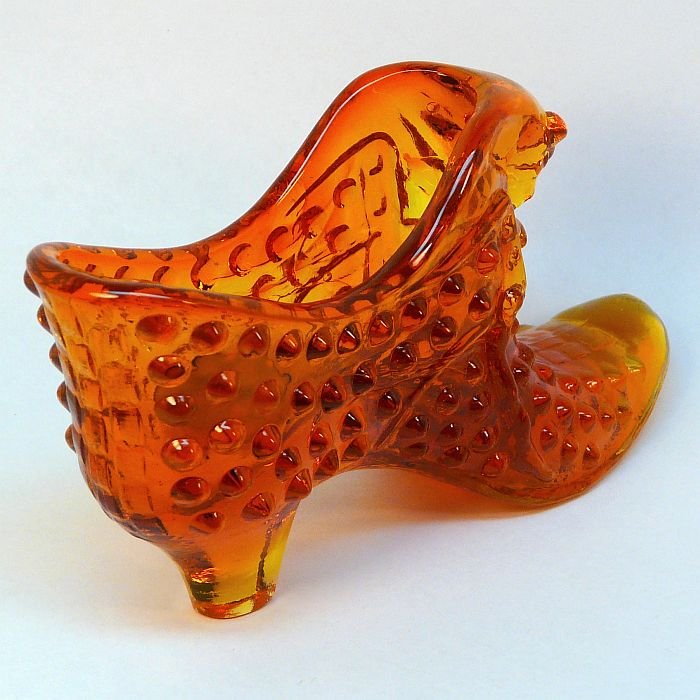 Vintage Fenton shoe with cat amberina hobnail glass