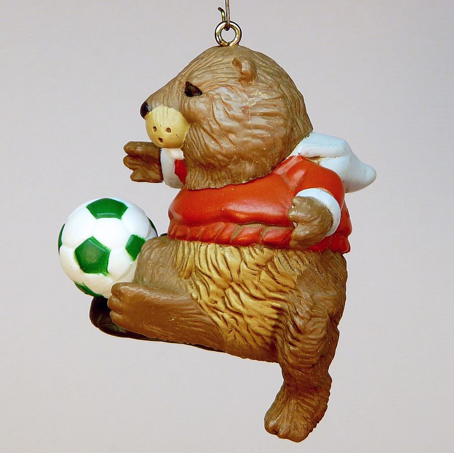 vtg Hallmark Soccer Beaver 1985 ornament QX4775 Christmas
