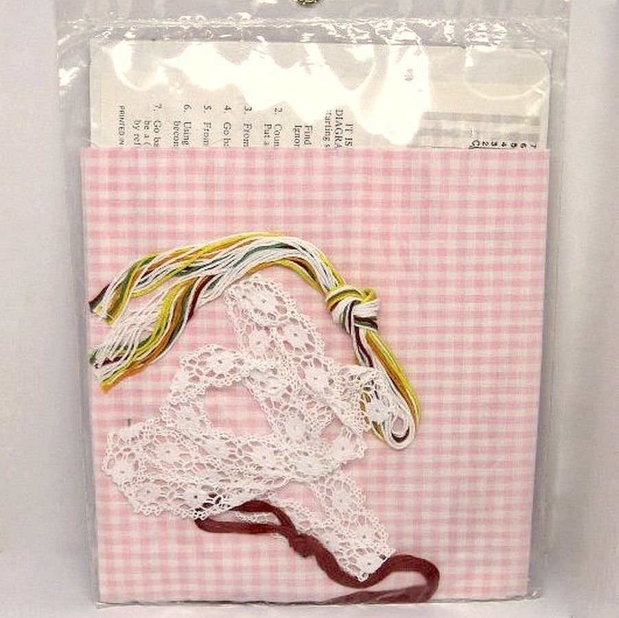 Colortex Embroidery Kit Pin Cushion small Pink Gingham