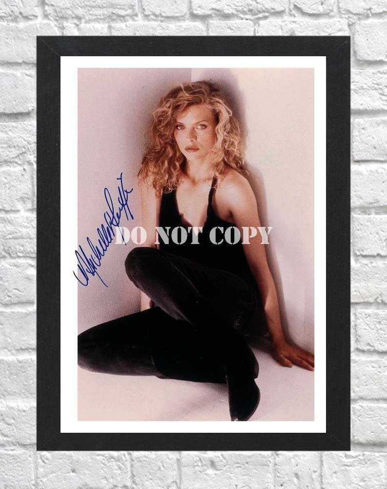 Michelle Pfeiffer Signed Autographed Photo Poster 4 tv1086 A4 8.3x11.7""