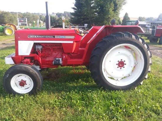 Case IH International 574 Tractor Operator’s Manual 1084039R1