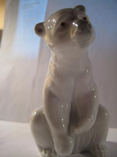 Lladro Resting Polar Bear Figurine #1208