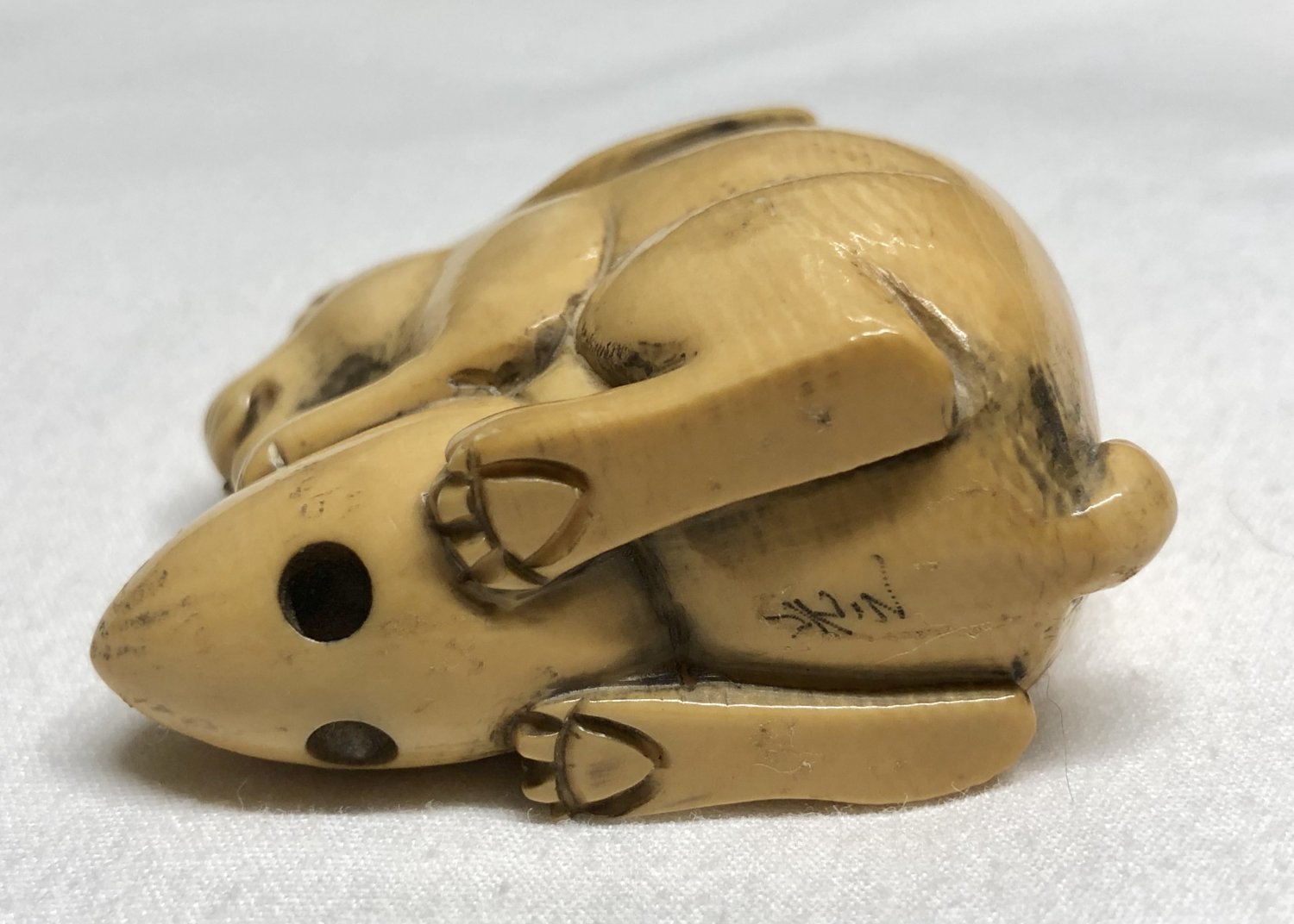 Japanese Signed Hand Carved Netsuke Rabbit