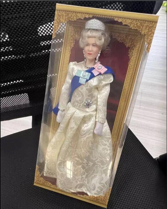 Barbie Signature Queen Elizabeth II Platinum Jubilee Toy Royalty ...