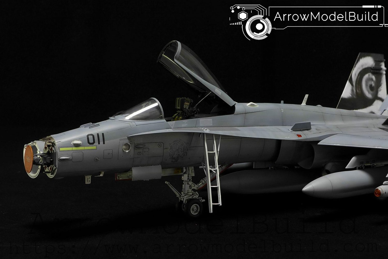 ArrowModelBuild F/A-18C Super Hornet Fighter Built & Painted 1/32 Model Kit