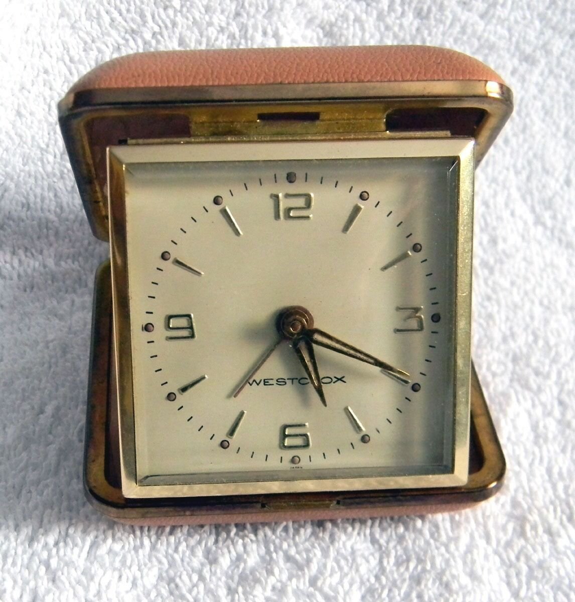 VINTAGE WESTCLOX WIND UP TRAVEL ALARM CLOCK TAN PLASTIC CASE JAPAN
