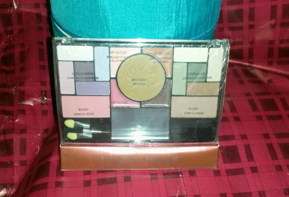 THE COLOR WORKSHOP PERFECT IMAGES EYESHADOW BLUSH LIP GLOSS, BRUSH ...