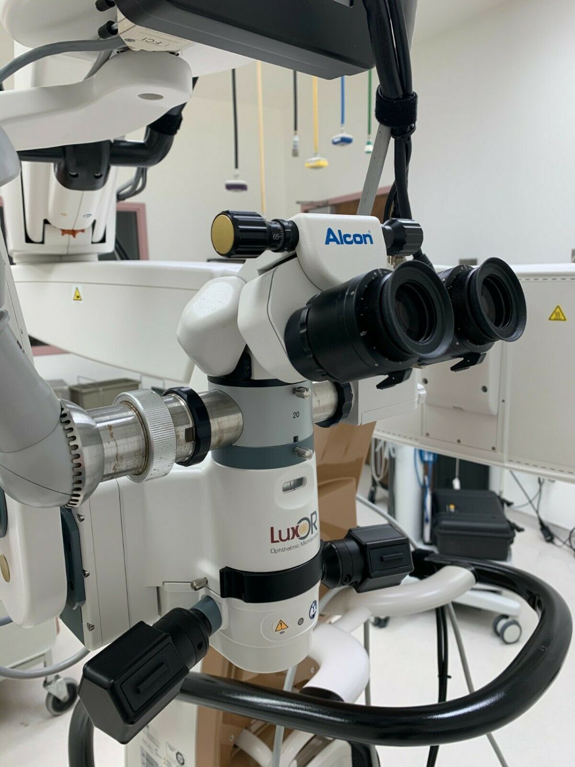 Alcon LuxOR Surgical Ophthalmic Microscope with ILLUMIN-i AMP and ...