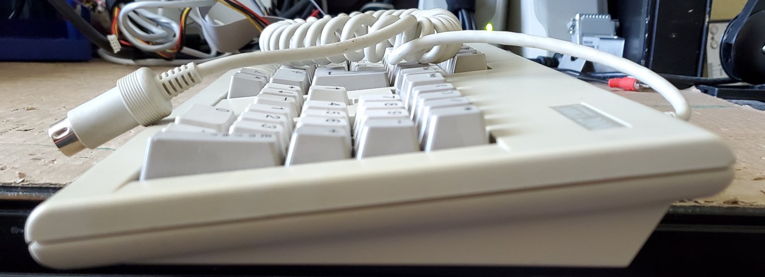 SOLD Amiga 2000/3000 Keyboard