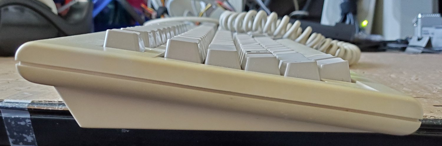 SOLD Amiga 2000/3000 Keyboard