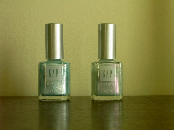 Set of 2 GAP Colors nail polish Mist and Finish