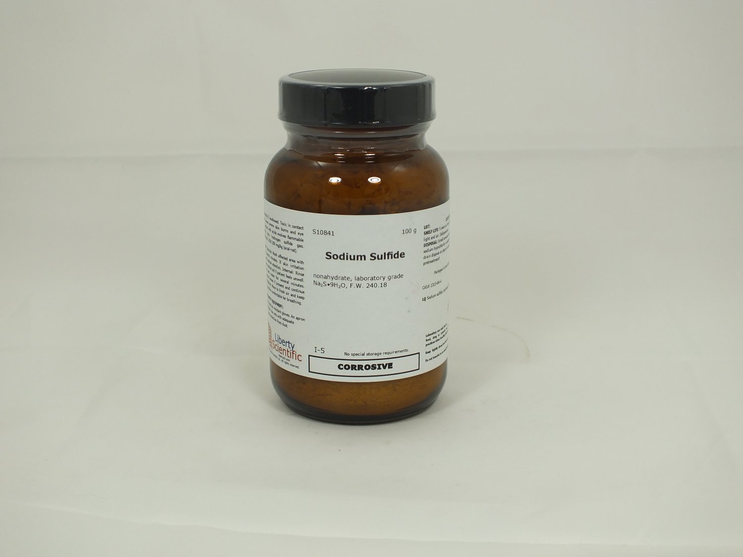 Sodium Sulfide, nonahydrate, flake, laboratory grade, 100 g (S10841)