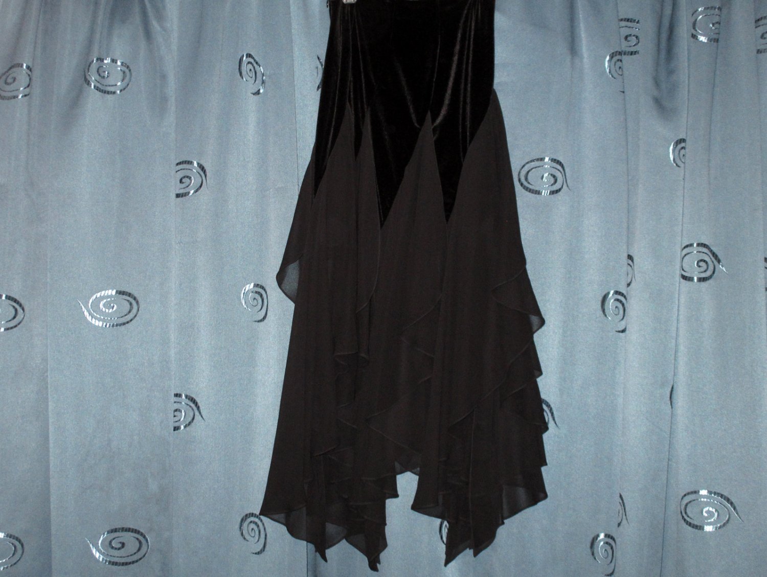 BLACK FRIDAY- 'JR Nites by Carol Lin' Spanish Style Skirt Great Condition