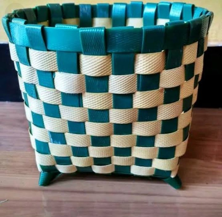 Anyaman plastic tradicional Indonesia