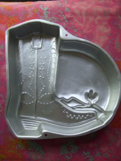 SOLD! Wilton Cowboy Boot Southwest Cake Pan Mold 1995 #2105-1238.