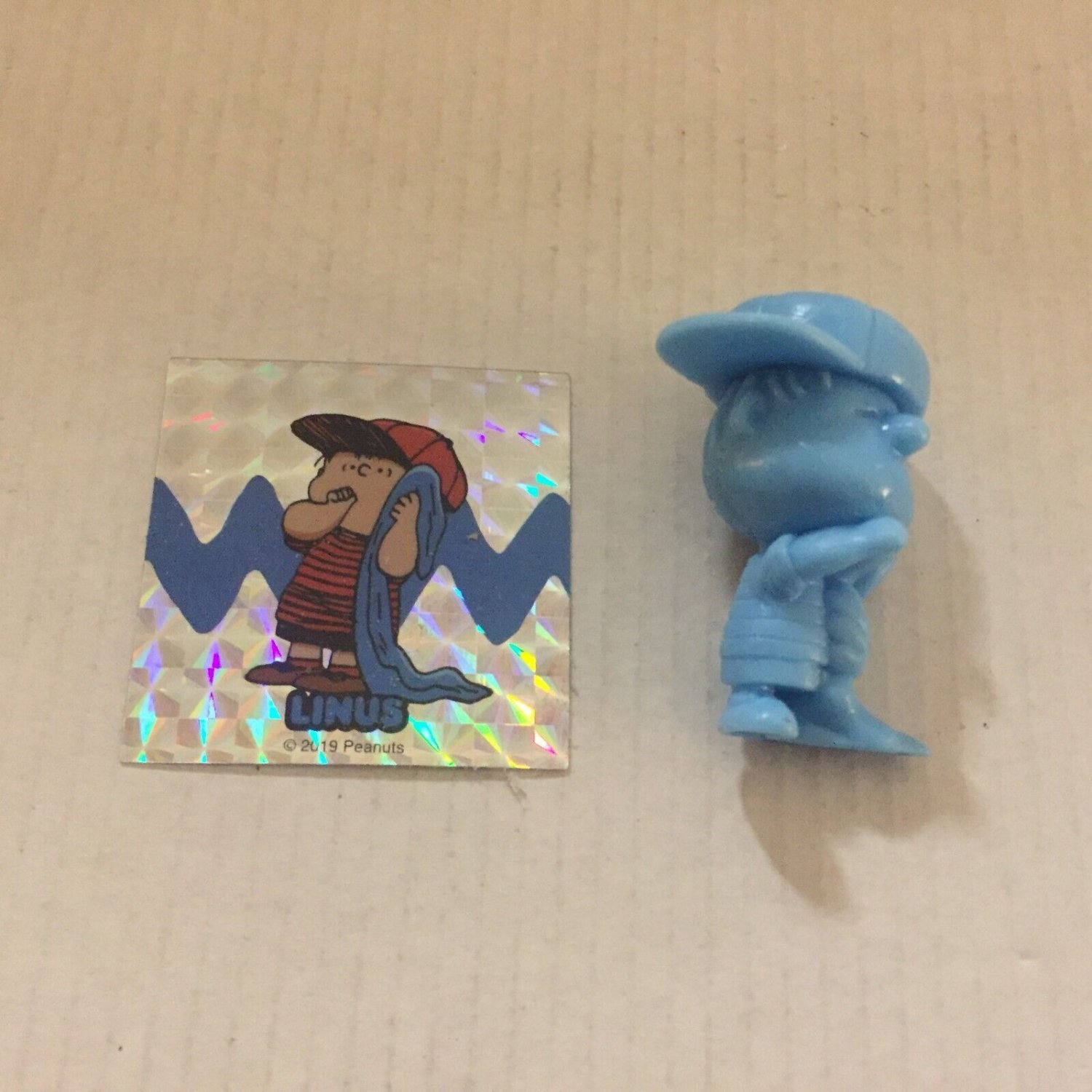 Super7 Peanuts Blind Box Baseball Linus Blue Figure & Sticker