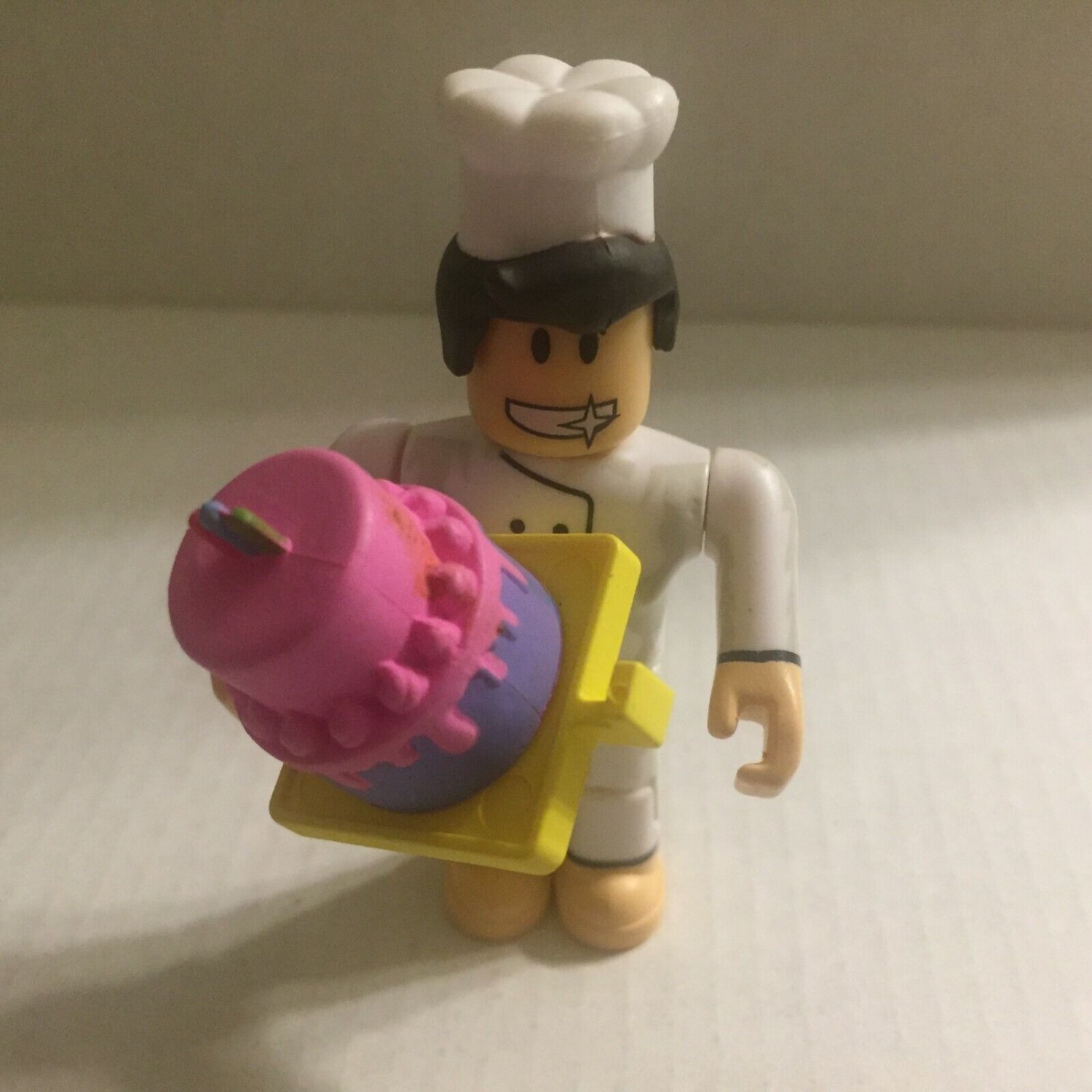 Roblox Series 3 Figure - Roblox Baker's Valley Cakemaster Figure