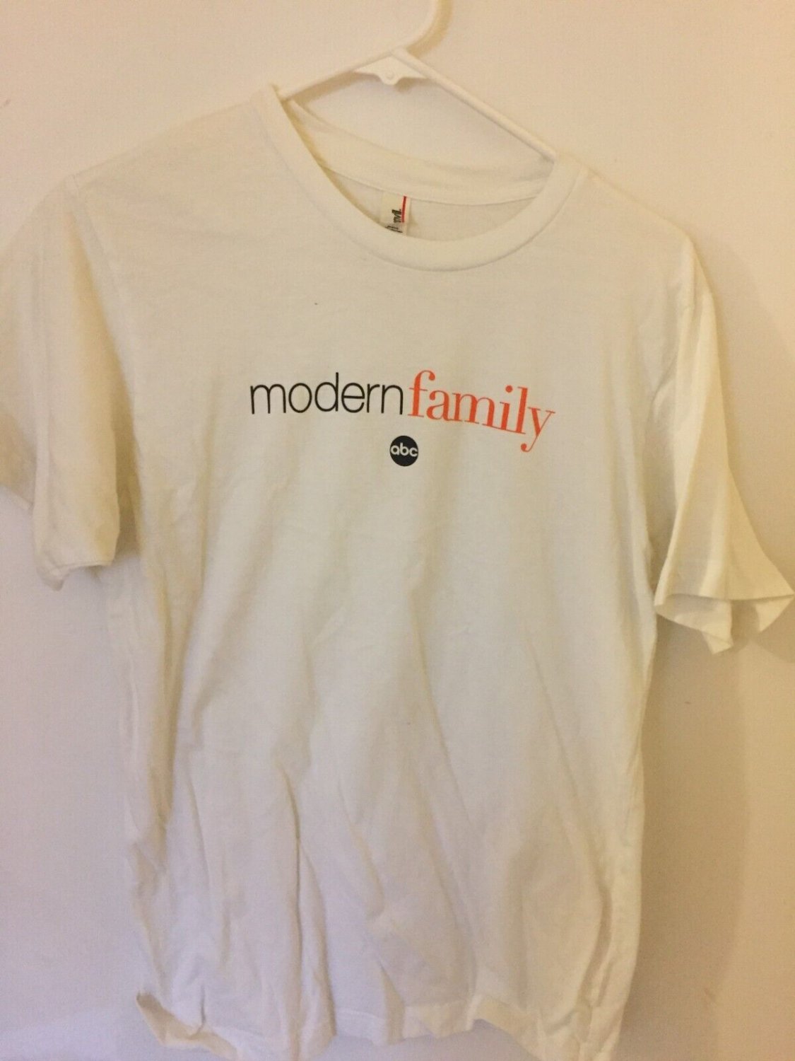 Preowned ABC Modern Family Men's Medium T-Shirt