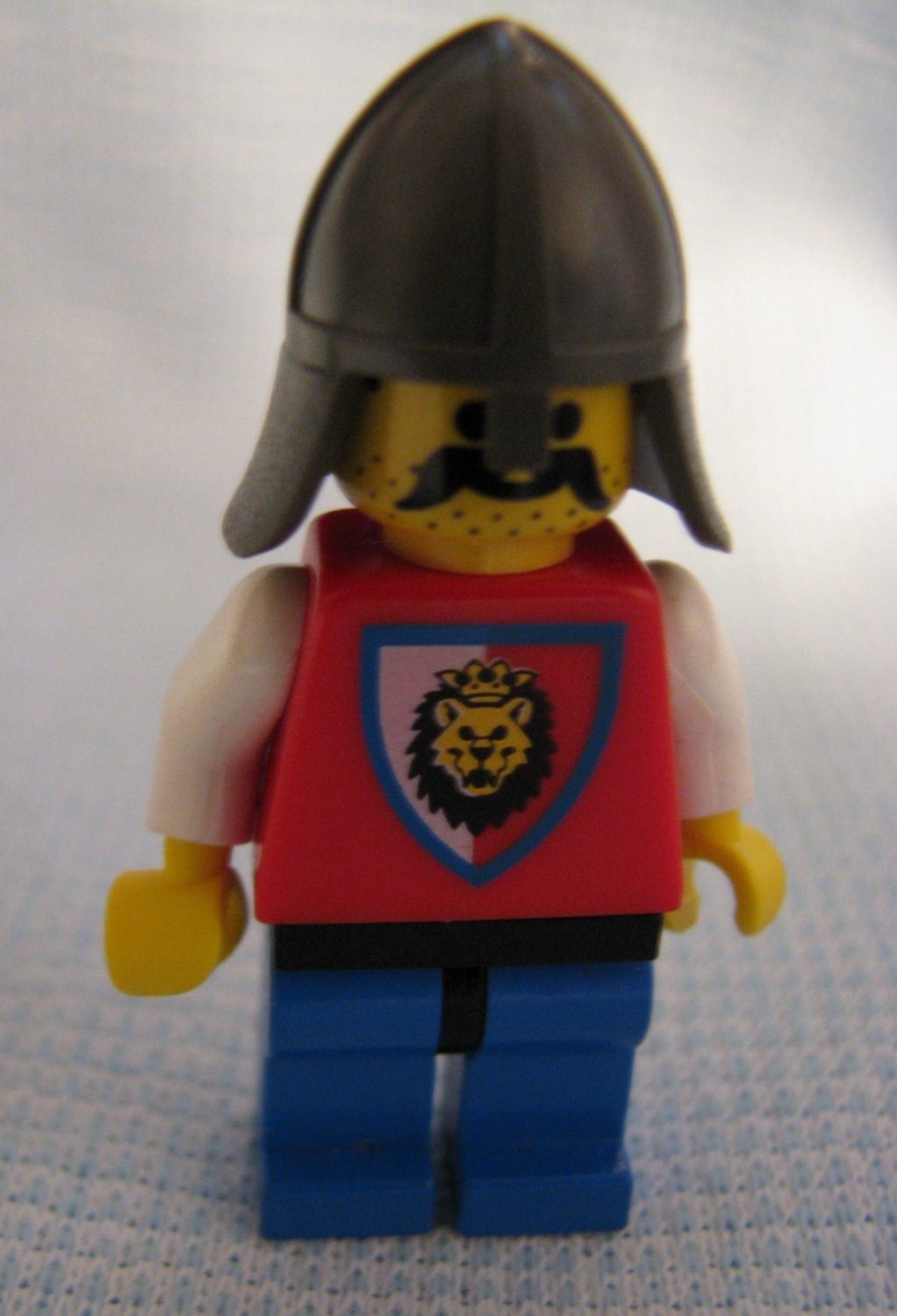 Lego Royal Knights Knight Mini Figure