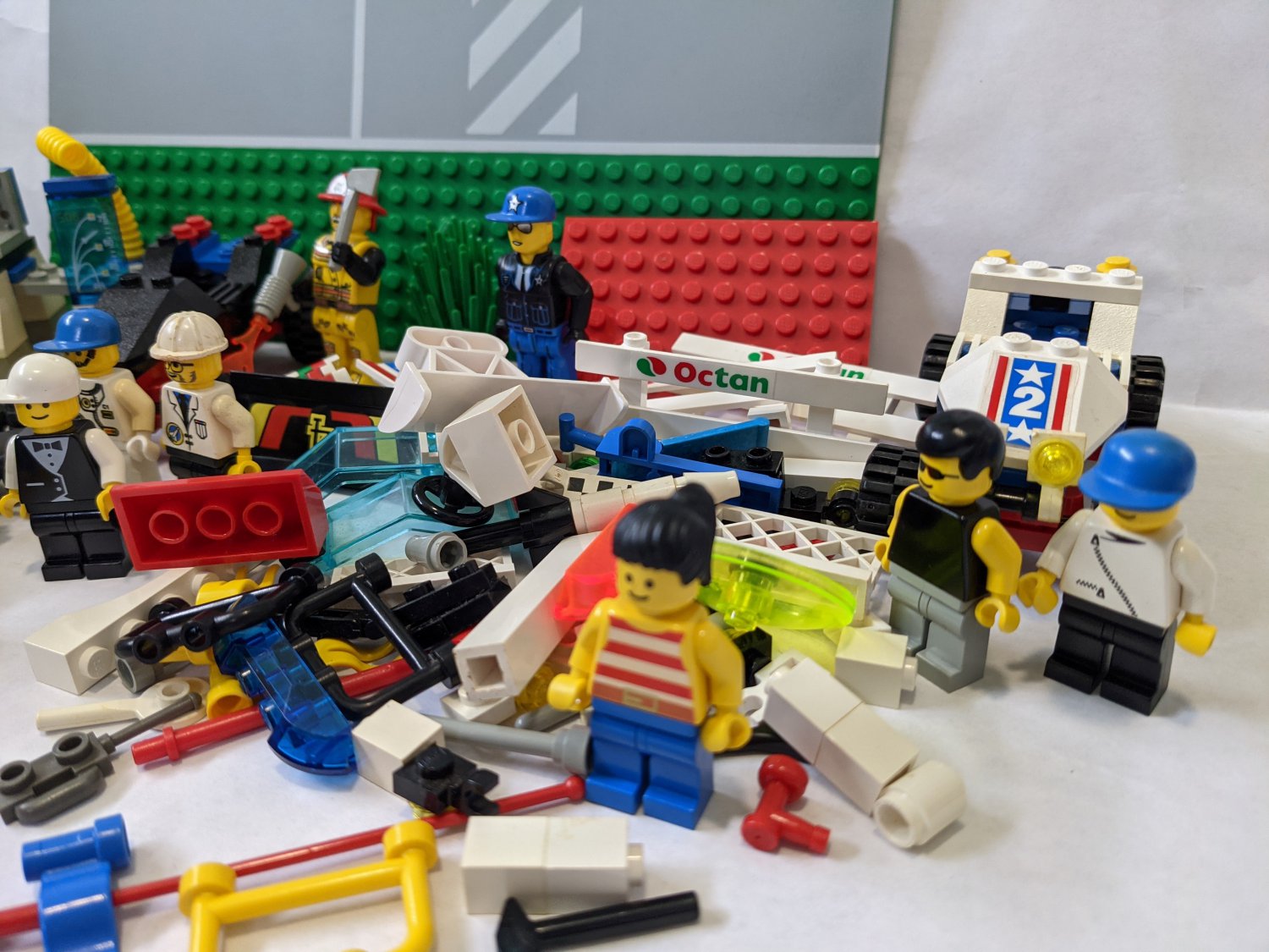 Lego Figures Vehicles Parts 200+ Bricks and Pieces