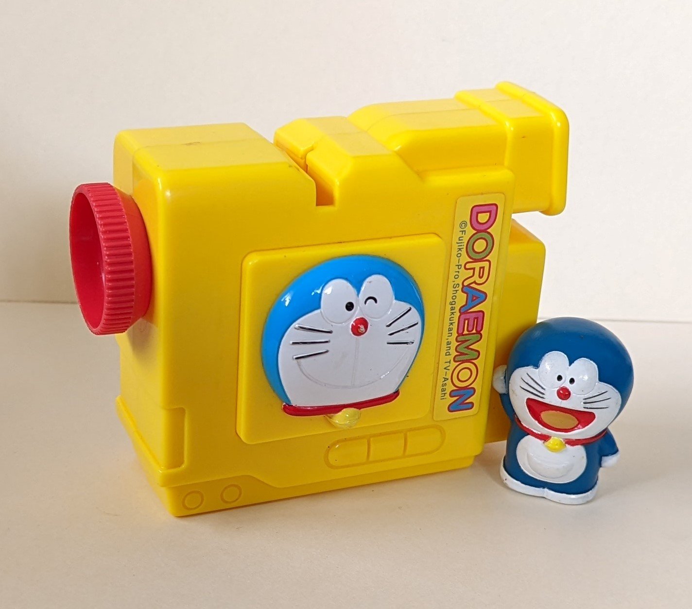 Vintage Doraemon Projector + Finger Puppet Figure