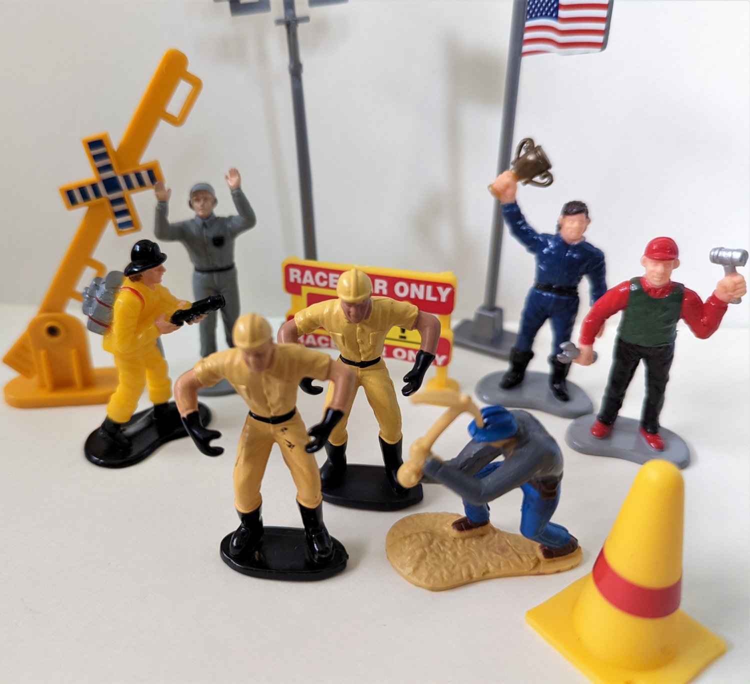 Boley Playset Diorama Figures Racing Pit Crew Signs Flag and More