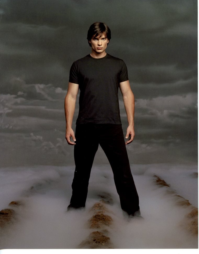 Tom Welling Superboy 8x10 photo #B9749