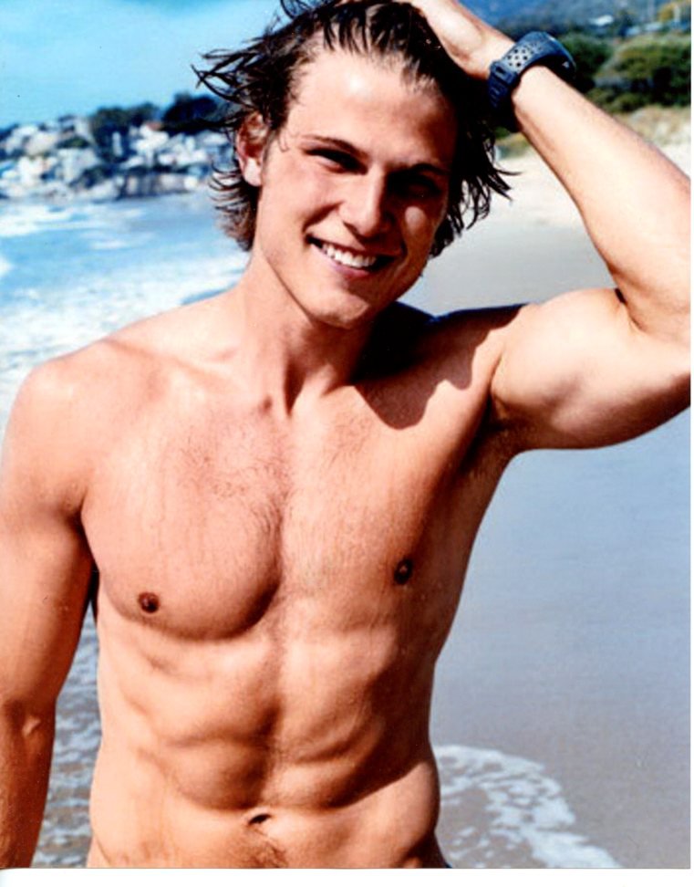 Travis Van Winkle Shirtless 8x10 photo #B9942