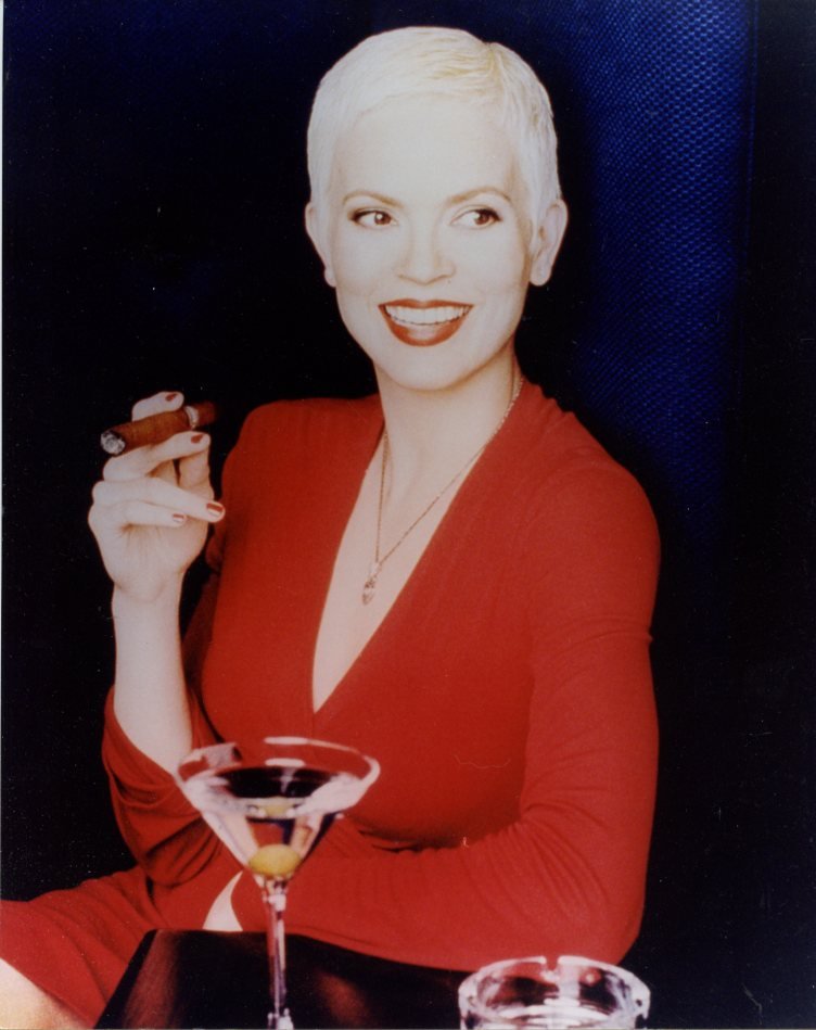 Elizabeth Gracen Smoking 8x10 Photo D0761