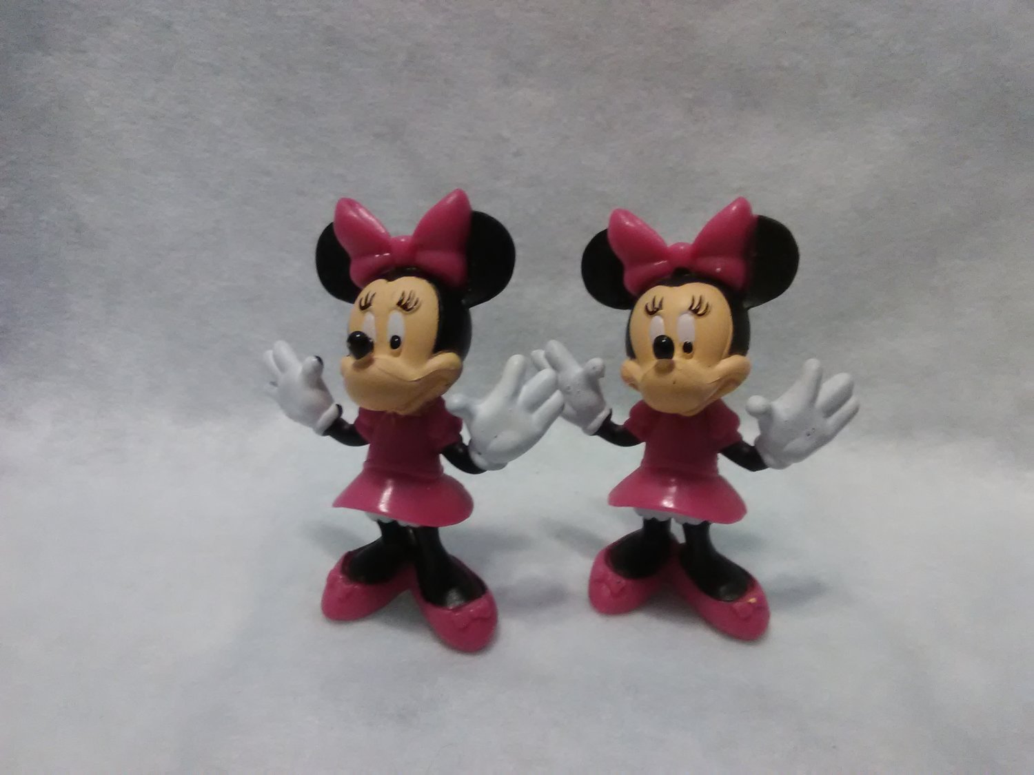Disney Minnie Mouse 2 1/2" PVC Figures 2 PC Lot