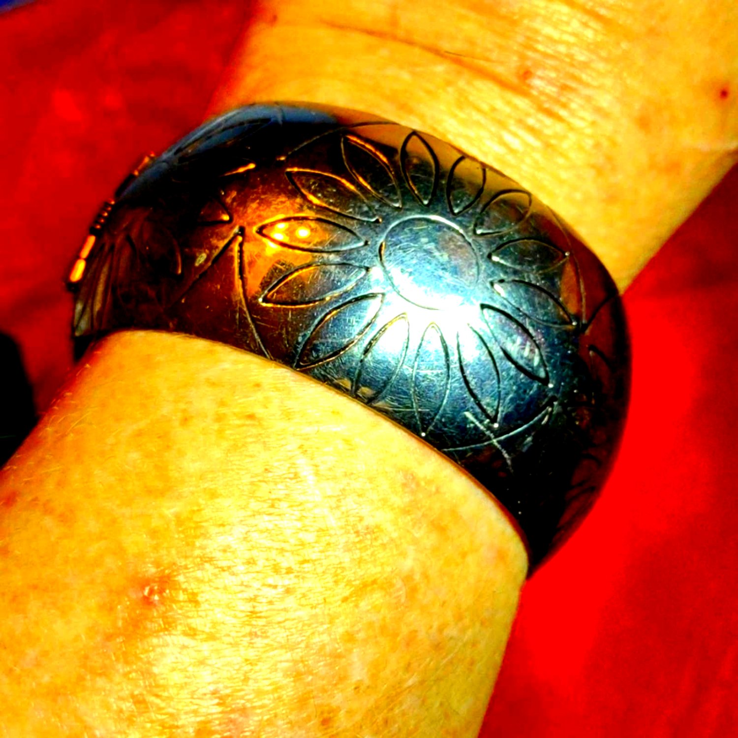 Gorgeous vintage silver 2 in floral clamp bracelet~so very lovely!