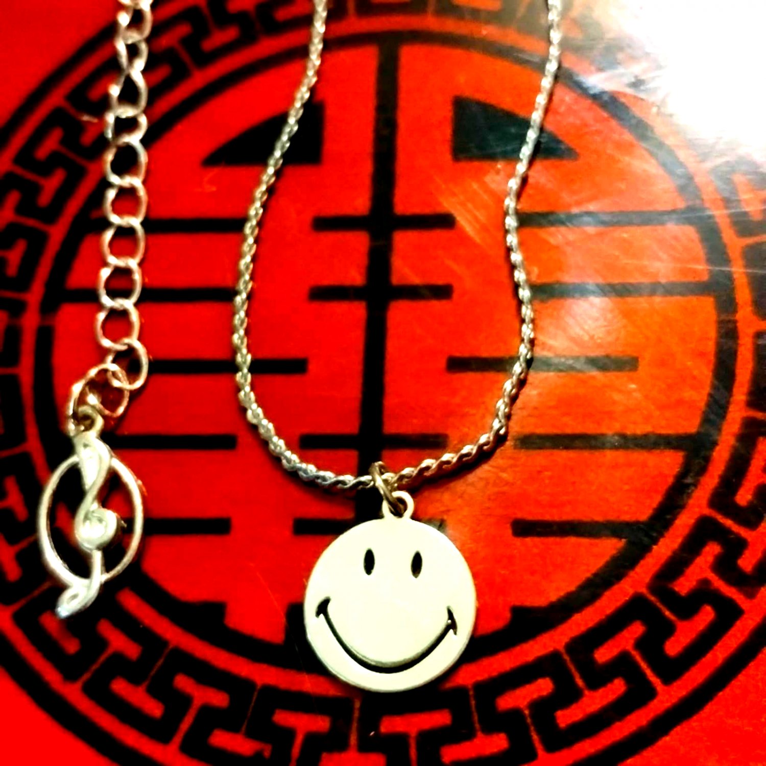 Beautiful vintage silver chain smiley face necklace