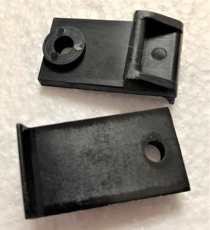 20 Table Rim Clips 1.42'' x .77'' - Helps Attach Rims to Table Legs