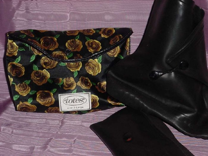 Totes Black rubber overshoes rain boots in Clutch bag Size X-Large No. 96