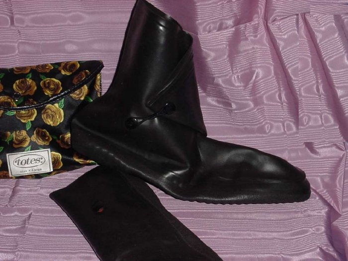 Totes Black rubber overshoes rain boots in Clutch bag Size X-Large No. 96