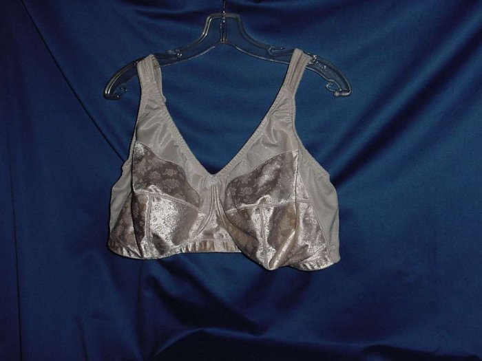 Full figure Venus by Cortland Size 50D soft cup bra 7102 No. 101a