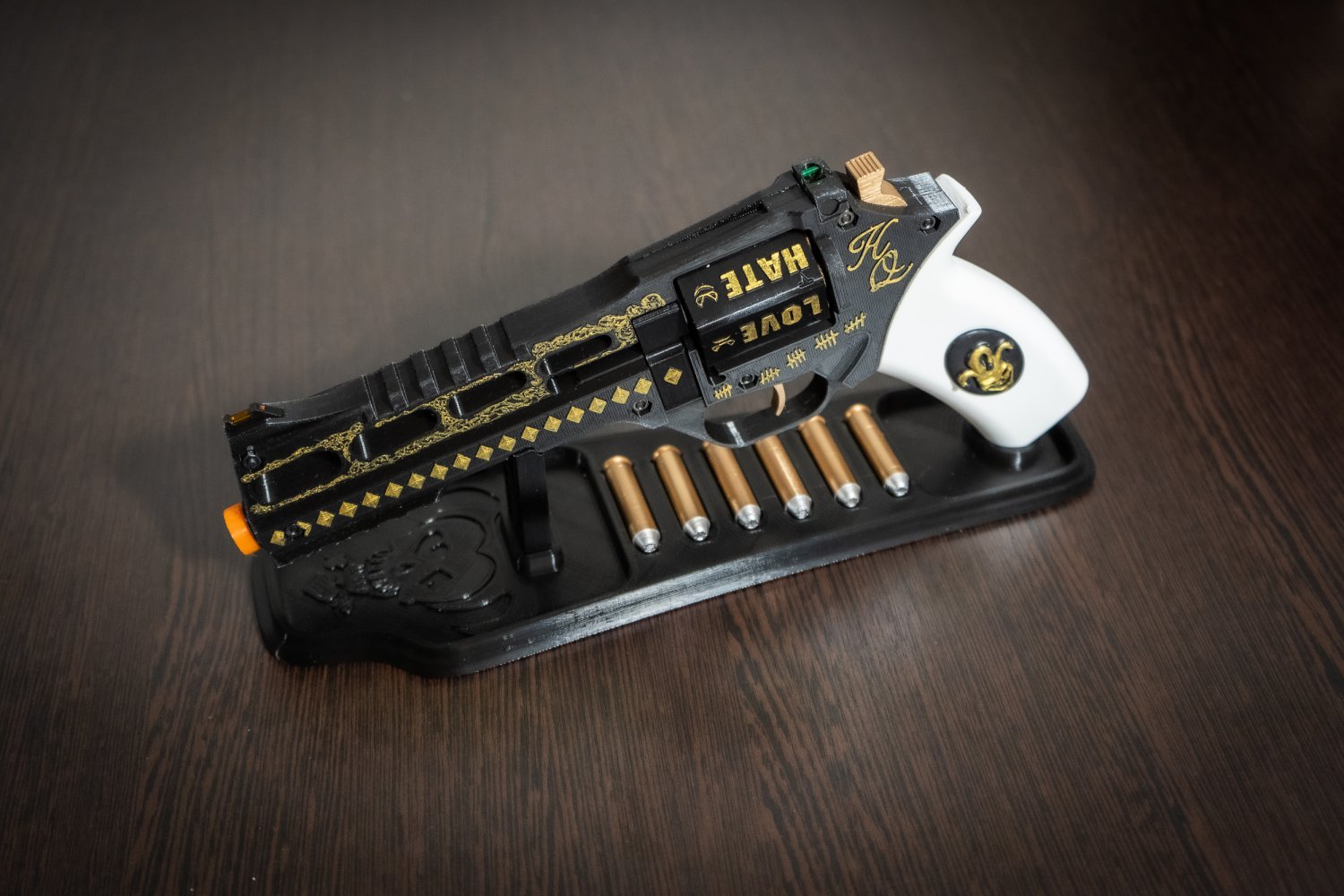 Harley Quinn's revolver cosplay replica