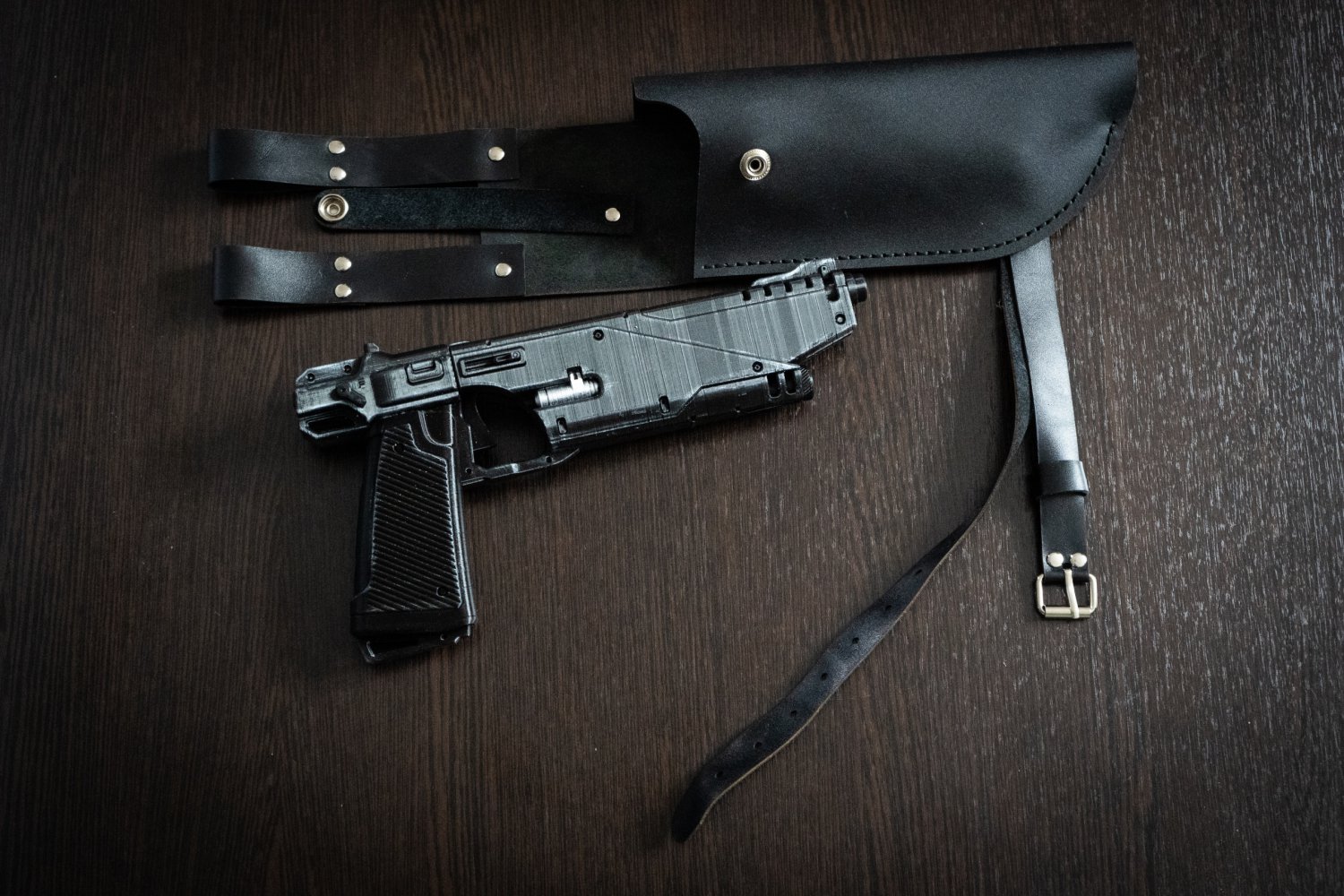 Westar 35 blaster pistol with leather holster | Star Wars Replica