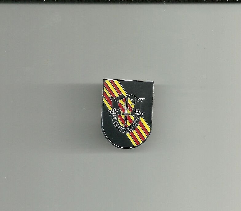 ARMY SPECIAL FORCES SHIELD GREEN BERET VIETNAM BADGE PIN