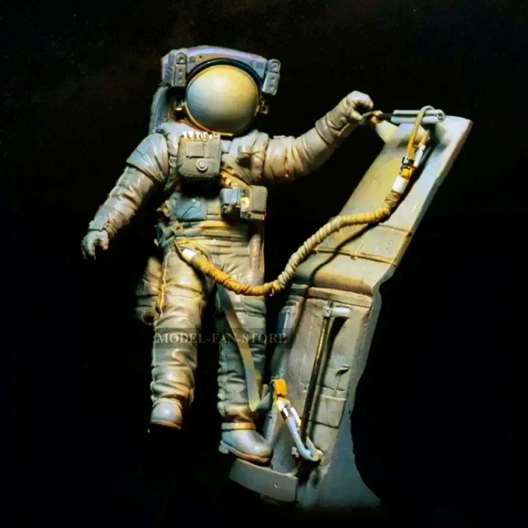 1/24 Resin Figure Model Kit Astronaut Outer Space (with Base) Fantasy ...