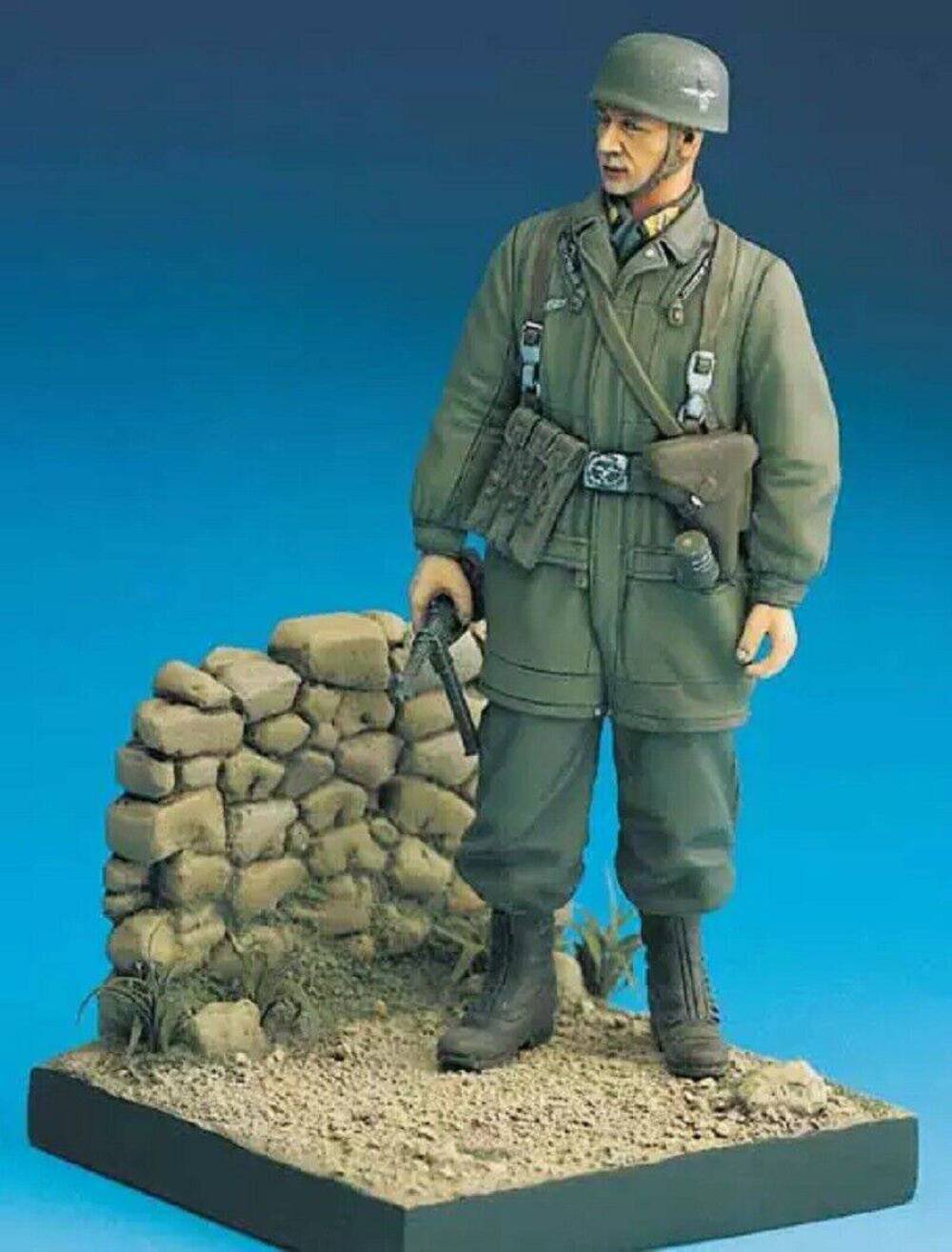 1/16 Resin Model Kit German Soldier Paratrooper (with base) WW2 Unpainted