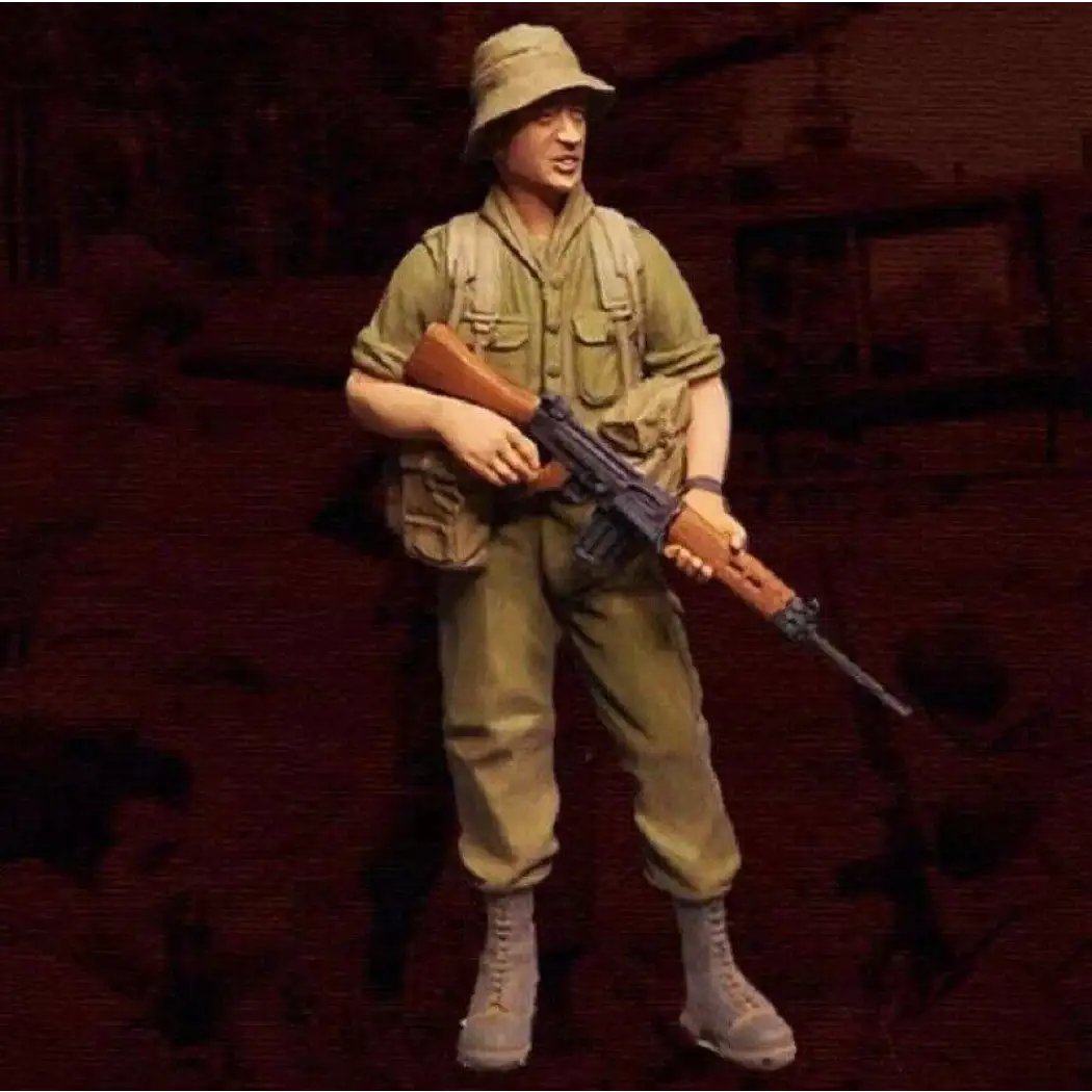 1/35 Resin Model Kit Vietnam War Vietnamese Soldier on the Alert Unpainted