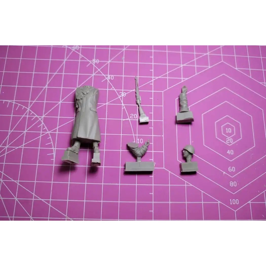 1/35 Resin Model Kit Italian Soldier Infantryman Checkpoint WW2 Unpainted