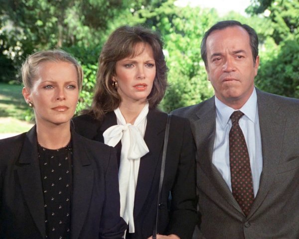 Jaclyn Smith Cheryl Ladd Charlies Angels 8x10 Photo Zkn 61