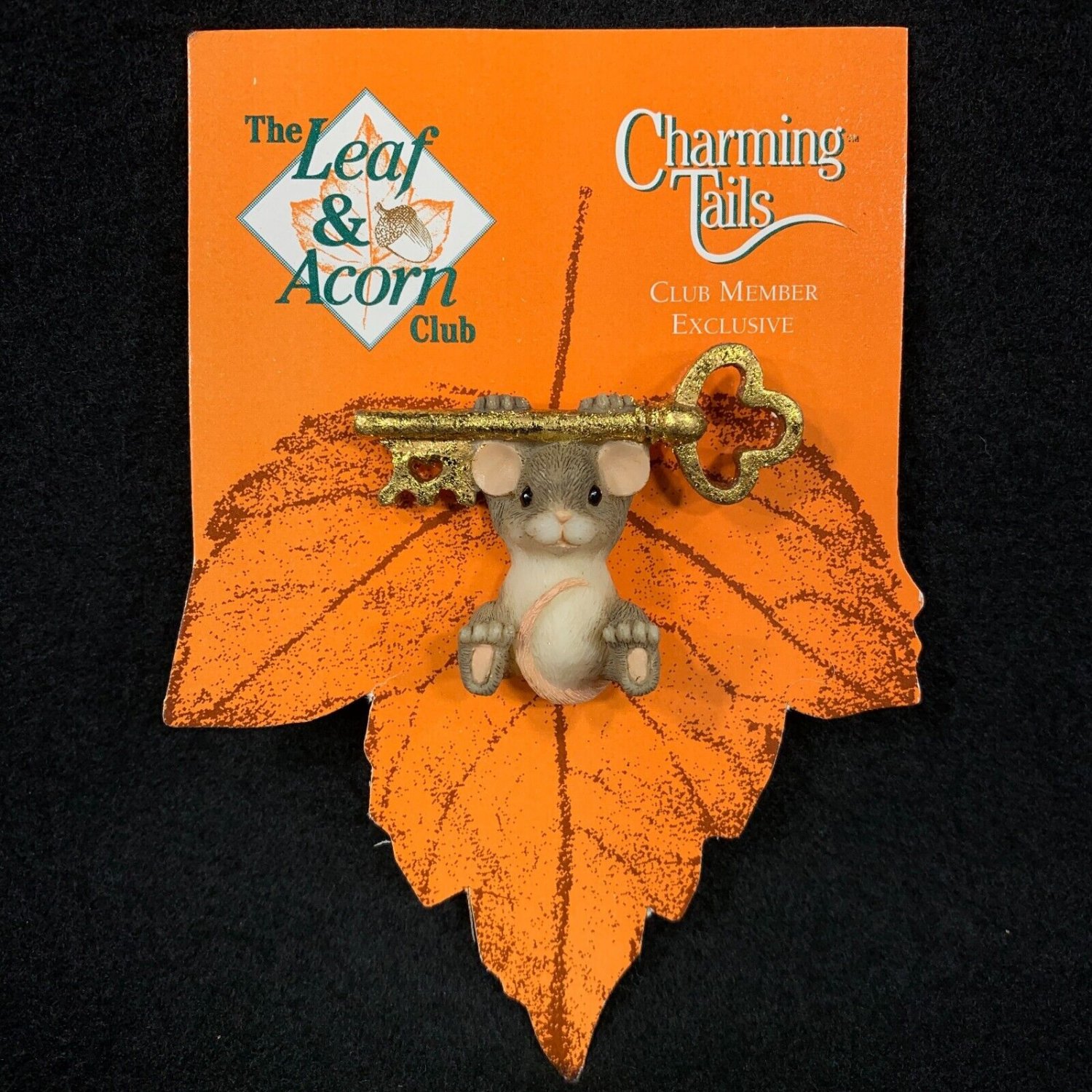 Charming Tails Mackenzie the Mouse with Key Lapel Pin Leaf and Acorn Club