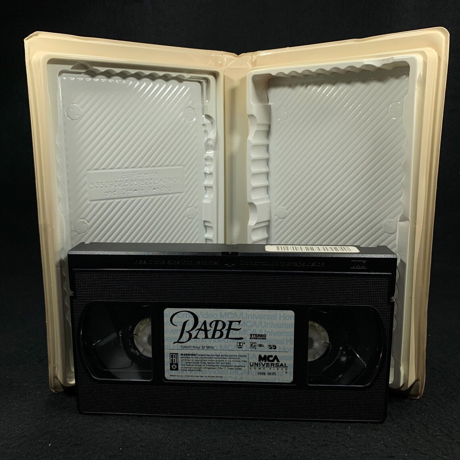 Babe VHS Clamshell Movie 1996 Universal Family Classic